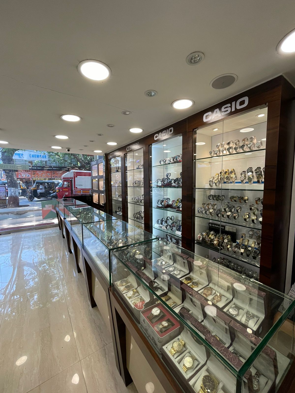 Best Luxury Watch Store in Mumbai | Just In Time